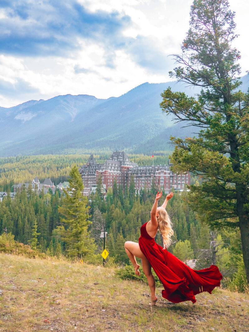 40 Easy Instagram Poses to try for your next Photoshoot