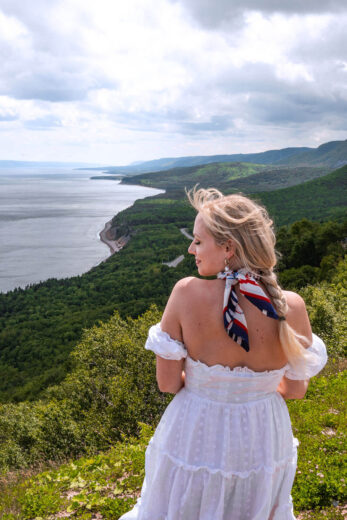 40 Easy Instagram Poses to try for your next Photoshoot