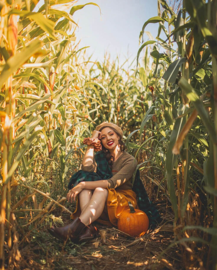 20 Creative Fall Photoshoot Ideas - Fall Photography Inspiration