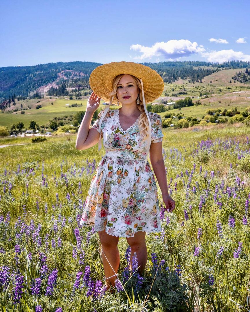 40 Easy Instagram Poses to try for your next Photoshoot